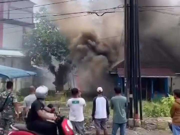 Tiga Unit Rumah Semi Permanen Hangus Terbakar - www.kepriraya.com