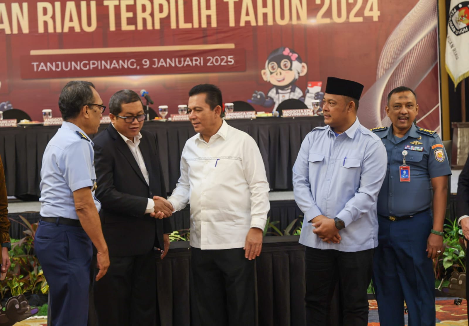 Ansar-Nyanyang Resmi Ditetapkan KPU Sebagai Gubernur dan Wakil Gubernur Kepri Terpilih Pada ...