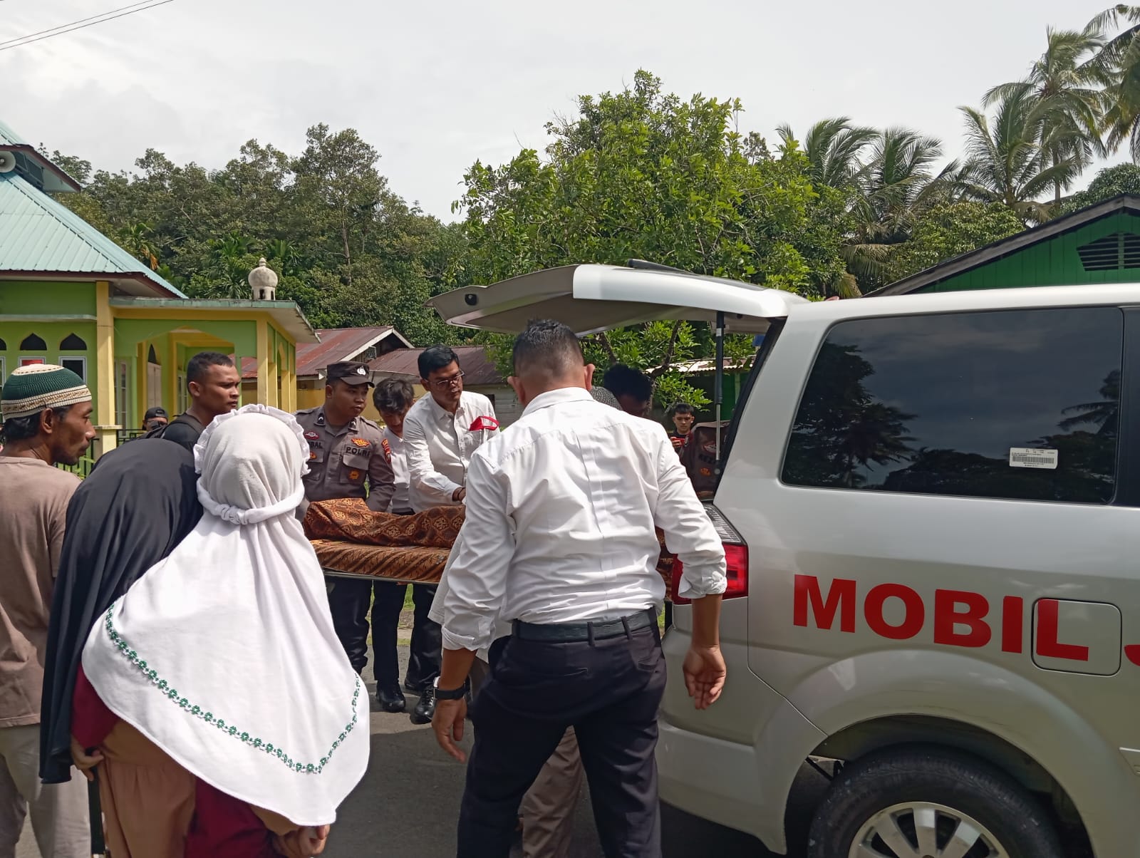 Pria di Batu Berdaun Ditemukan Tewas Tergantung, Polisi Lakukan ...